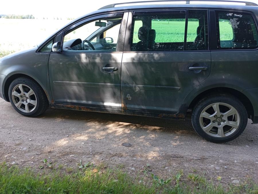 Volkswagen Touran 2005 Ukmergė, ar dzinēja tilpumu 2.00 L un nobraukumu 300 tūkst. km par 530 €, foto 6 vietnē AUTOMOTO.COM.LV