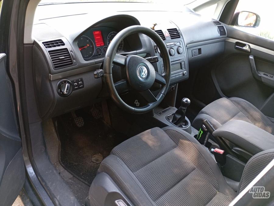 Volkswagen Touran 2005 Ukmergė, ar dzinēja tilpumu 2.00 L un nobraukumu 300 tūkst. km par 530 €, foto 7 vietnē AUTOMOTO.COM.LV
