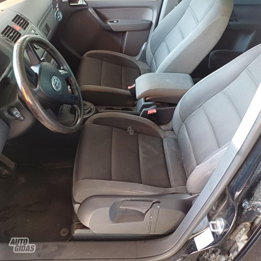 Volkswagen Touran 2005 Klaipėda, ar dzinēja tilpumu 2.00 L un nobraukumu 333 tūkst. km par 850 €, foto 9 vietnē AUTOMOTO.COM.LV
