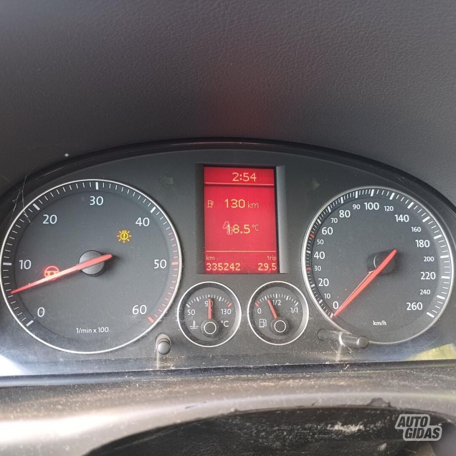 Volkswagen Touran 2005 Klaipėda, ar dzinēja tilpumu 2.00 L un nobraukumu 333 tūkst. km par 850 €, foto 14 vietnē AUTOMOTO.COM.LV