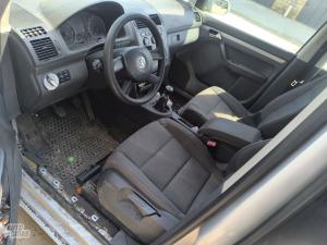 Volkswagen Touran 2005 Kauņa, ar dzinēja tilpumu 1.90 L un nobraukumu 350 tūkst. km par 359 €, foto 5 vietnē AUTOMOTO.COM.LV