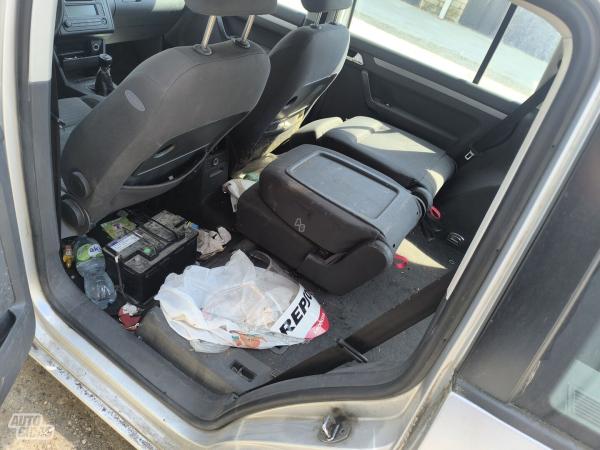 Volkswagen Touran 2005 in Kaunas, with an engine capacity of 1.90 L and mileage of 350 thousand km for 359 €, photo 5 on AUTOMOTO.COM.LV