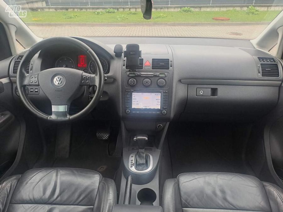 Volkswagen Touran 2005 Telšiai, ar dzinēja tilpumu 2.00 L un nobraukumu 275 tūkst. km par 1850 €, foto 12 vietnē AUTOMOTO.COM.LV