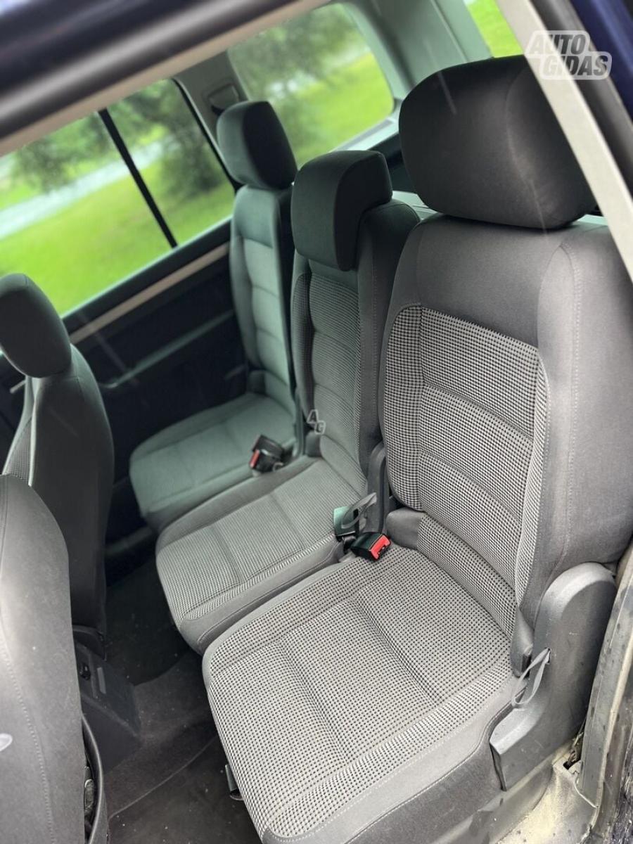 Volkswagen Touran 2005 Šauļi, ar dzinēja tilpumu 2.00 L un nobraukumu 283 tūkst. km par 650 €, foto 12 vietnē AUTOMOTO.COM.LV
