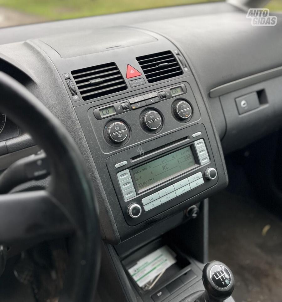 Volkswagen Touran 2005 Šauļi, ar dzinēja tilpumu 2.00 L un nobraukumu 283 tūkst. km par 650 €, foto 14 vietnē AUTOMOTO.COM.LV