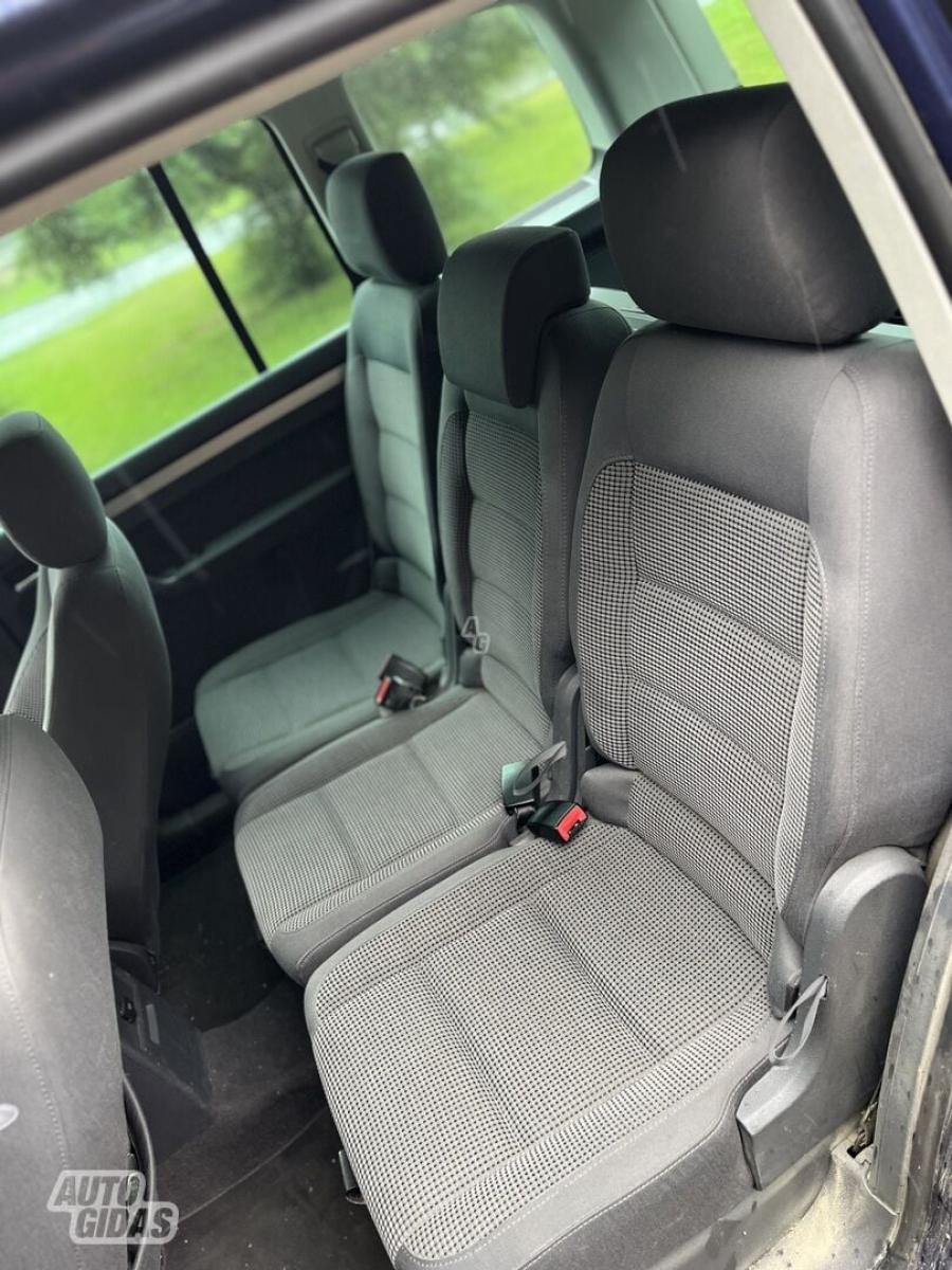 Volkswagen Touran 2005 Šauļi, ar dzinēja tilpumu 2.00 L un nobraukumu 283 tūkst. km par 650 €, foto 23 vietnē AUTOMOTO.COM.LV