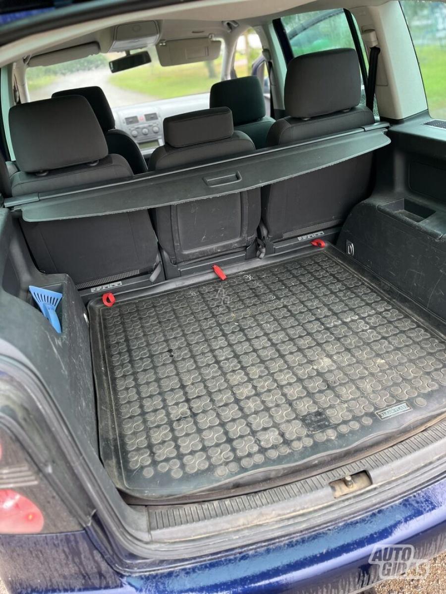 Volkswagen Touran 2005 Šauļi, ar dzinēja tilpumu 2.00 L un nobraukumu 283 tūkst. km par 650 €, foto 24 vietnē AUTOMOTO.COM.LV
