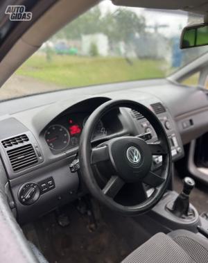 Volkswagen Touran 2005 Šauļi, ar dzinēja tilpumu 2.00 L un nobraukumu 283 tūkst. km par 650 €, foto 27 vietnē AUTOMOTO.COM.LV