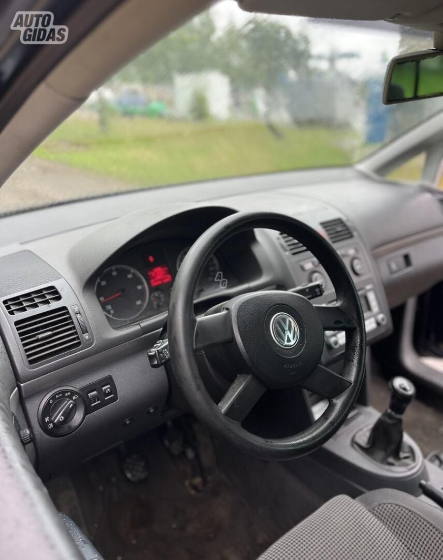 Volkswagen Touran 2005 Šauļi, ar dzinēja tilpumu 2.00 L un nobraukumu 283 tūkst. km par 650 €, foto 27 vietnē AUTOMOTO.COM.LV