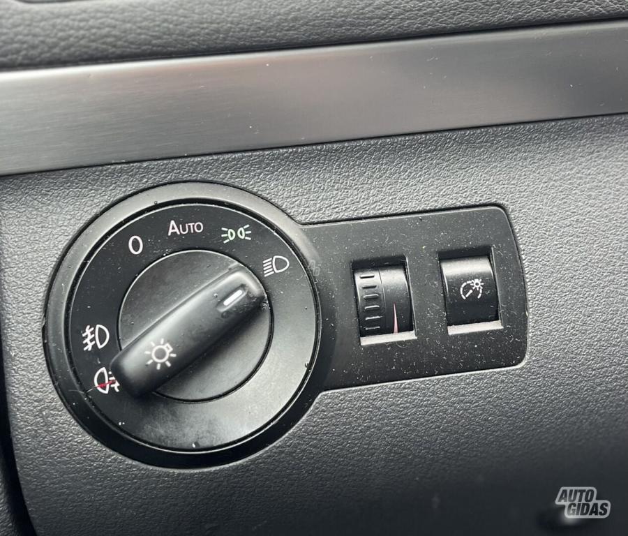 Volkswagen Touran 2005 Šauļi, ar dzinēja tilpumu 2.00 L un nobraukumu 283 tūkst. km par 650 €, foto 28 vietnē AUTOMOTO.COM.LV