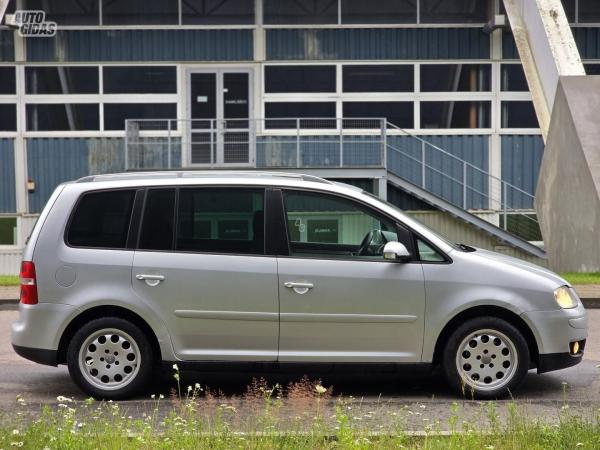 Volkswagen Touran 2005 in Vilnius, with an engine capacity of 1.90 L and mileage of 379 thousand km for 1250 €, photo 4 on AUTOMOTO.COM.LV