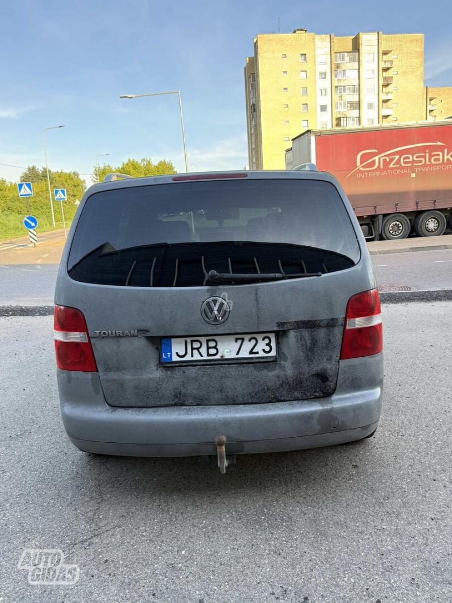 Volkswagen Touran 2005 in Vievis, with an engine capacity of 2.00 L and mileage of 351 thousand km for 1150 €, photo 6 on AUTOMOTO.COM.LV