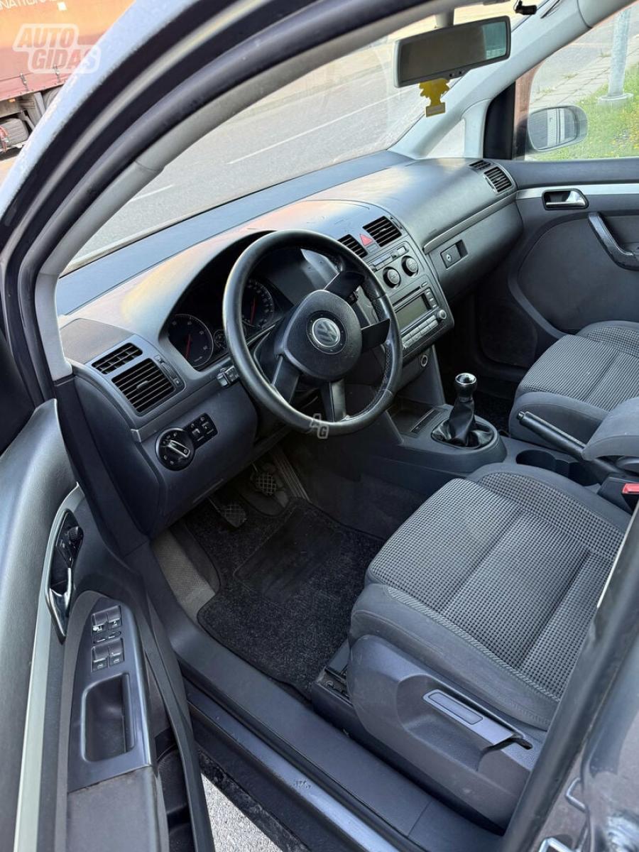 Volkswagen Touran 2005 in Vievis, with an engine capacity of 2.00 L and mileage of 351 thousand km for 1150 €, photo 8 on AUTOMOTO.COM.LV