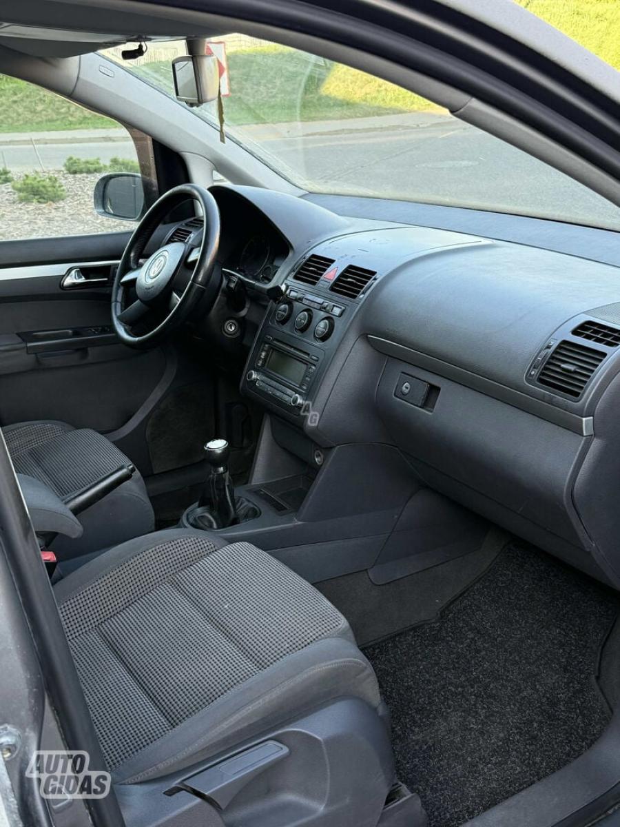 Volkswagen Touran 2005 in Vievis, with an engine capacity of 2.00 L and mileage of 351 thousand km for 1150 €, photo 9 on AUTOMOTO.COM.LV
