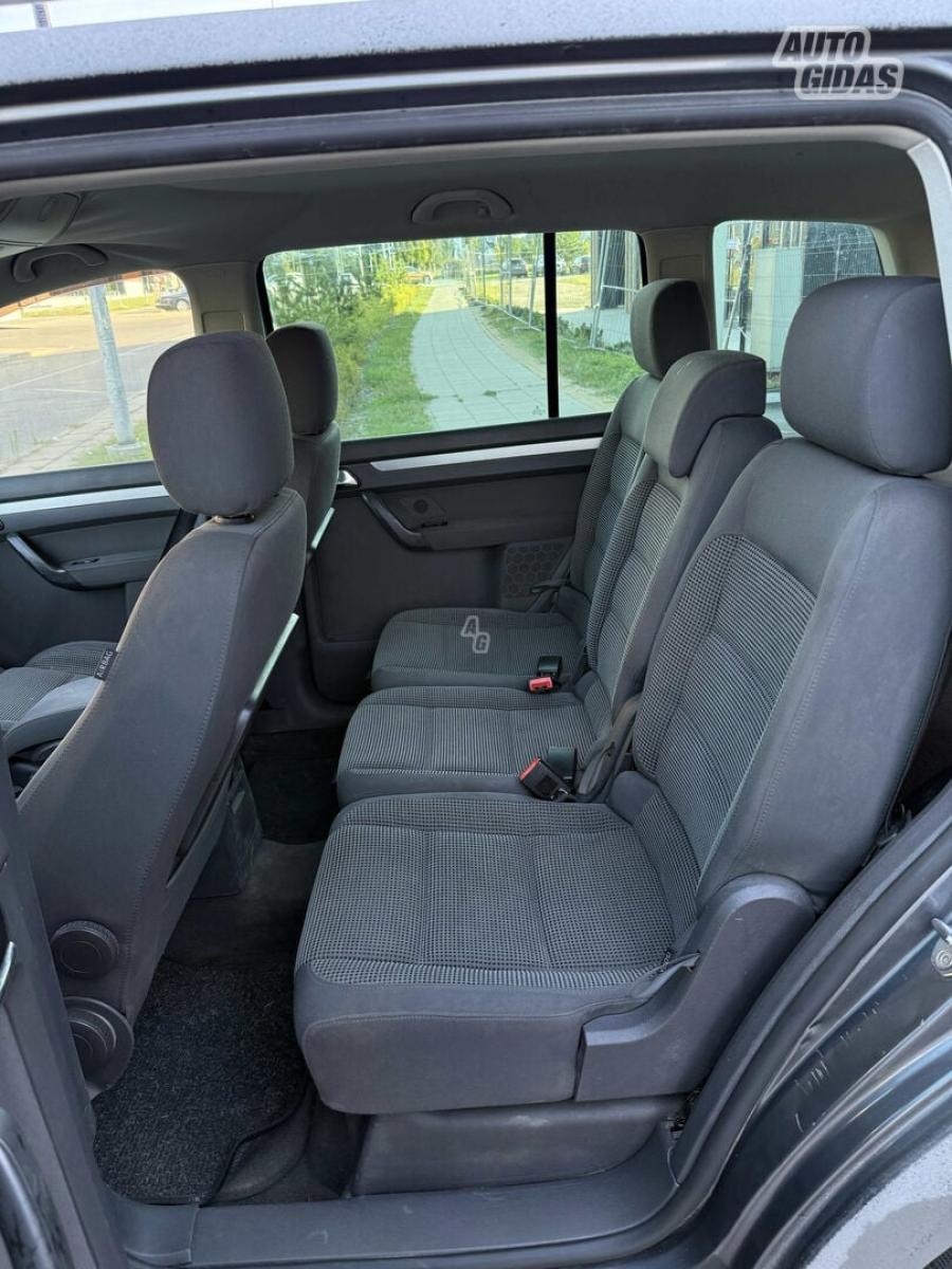 Volkswagen Touran 2005 in Vievis, with an engine capacity of 2.00 L and mileage of 351 thousand km for 1150 €, photo 10 on AUTOMOTO.COM.LV