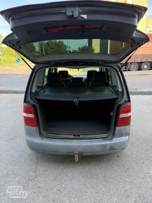 Volkswagen Touran 2005 in Vievis, with an engine capacity of 2.00 L and mileage of 351 thousand km for 1150 €, photo 12 on AUTOMOTO.COM.LV