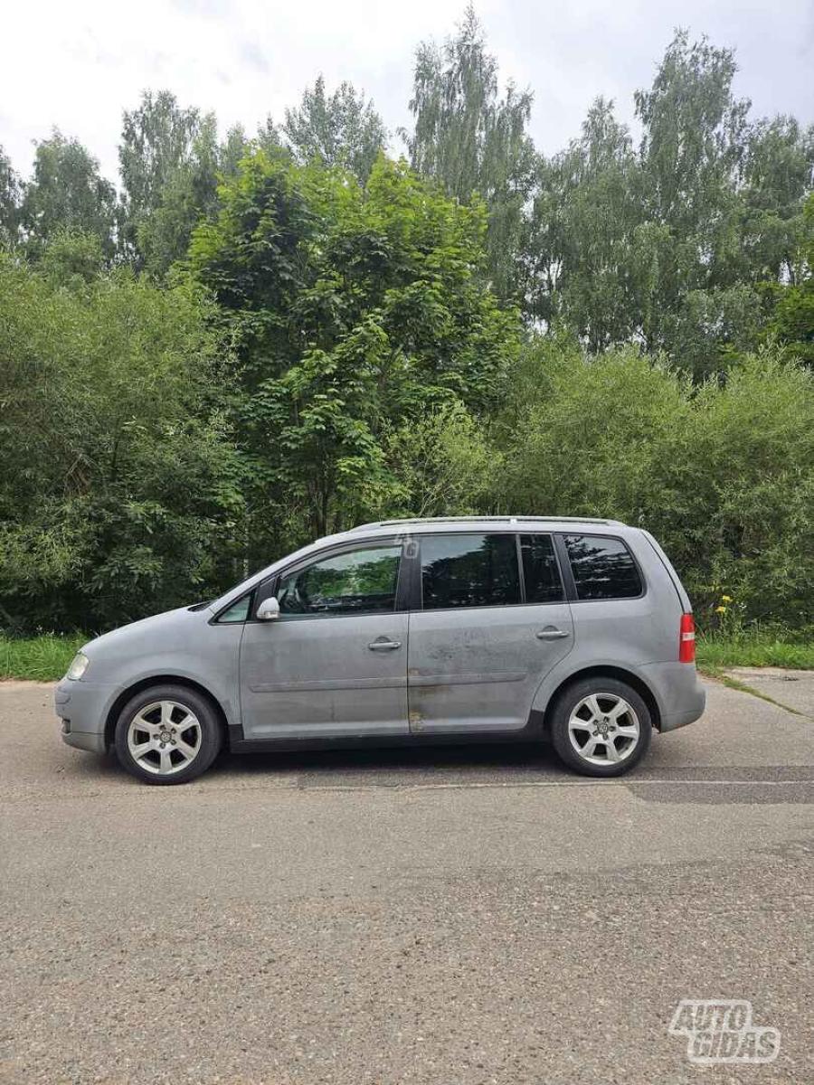Volkswagen Touran 2005 in Vievis, with an engine capacity of 2.00 L and mileage of 351 thousand km for 1150 €, photo 4 on AUTOMOTO.COM.LV