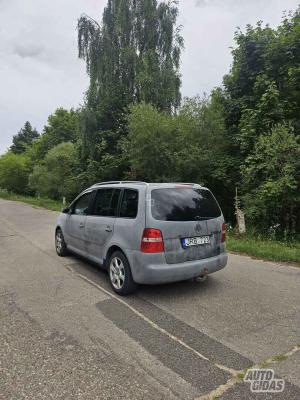 Volkswagen Touran 2005 in Vievis, with an engine capacity of 2.00 L and mileage of 351 thousand km for 1150 €, photo 5 on AUTOMOTO.COM.LV