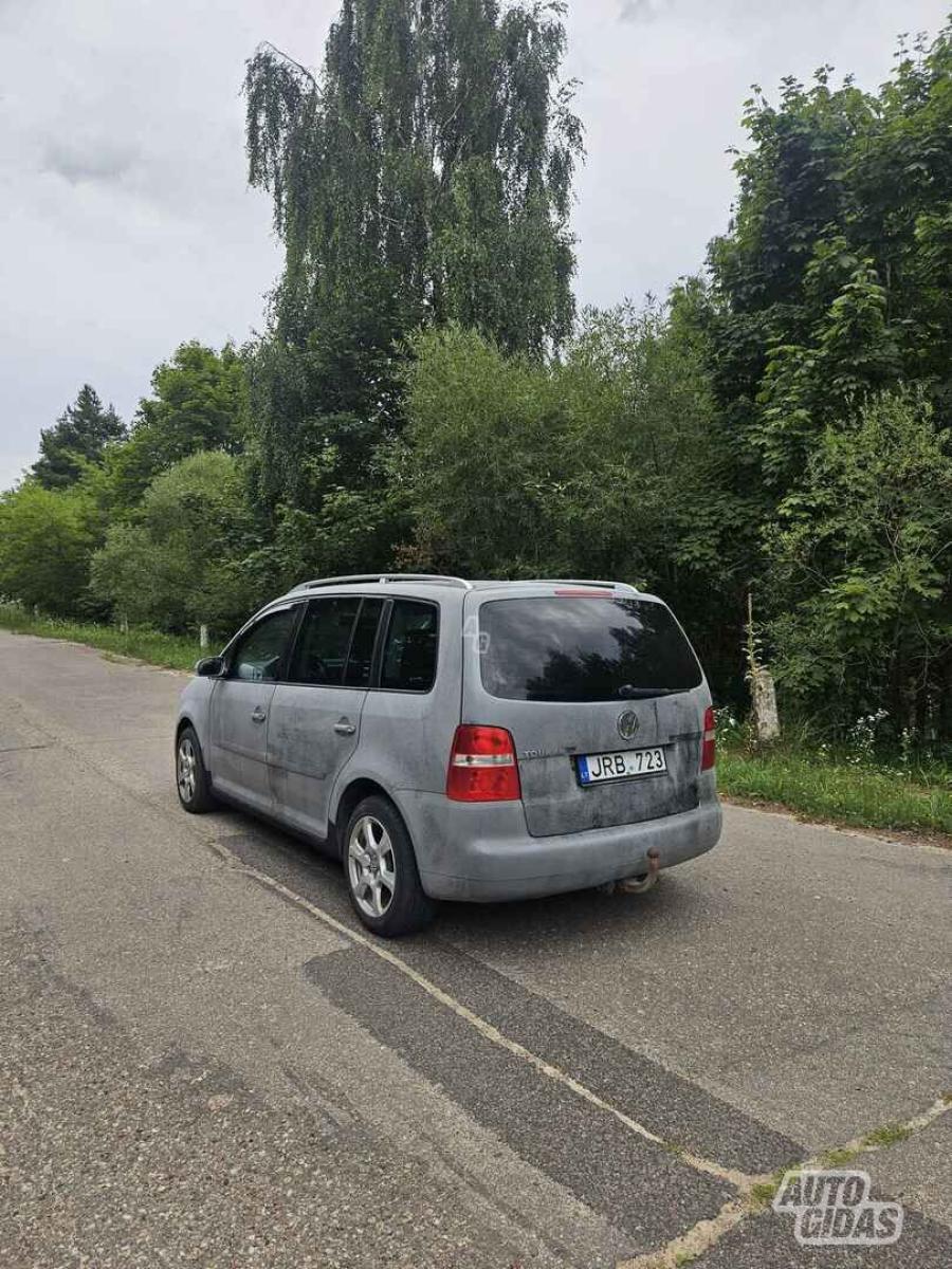 Volkswagen Touran 2005 in Vievis, with an engine capacity of 2.00 L and mileage of 351 thousand km for 1150 €, photo 5 on AUTOMOTO.COM.LV