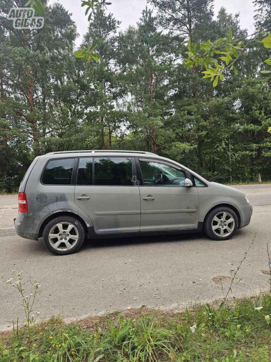 Volkswagen Touran 2005 in Vievis, with an engine capacity of 2.00 L and mileage of 351 thousand km for 1150 €, photo 8 on AUTOMOTO.COM.LV