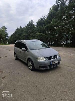 Volkswagen Touran 2005 in Vievis, with an engine capacity of 2.00 L and mileage of 351 thousand km for 1150 €, photo 9 on AUTOMOTO.COM.LV