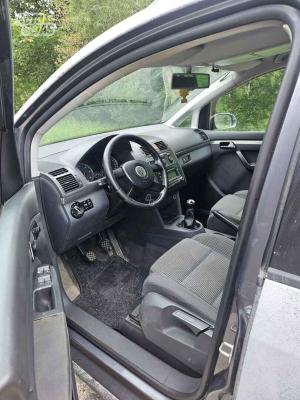 Volkswagen Touran 2005 in Vievis, with an engine capacity of 2.00 L and mileage of 351 thousand km for 1150 €, photo 10 on AUTOMOTO.COM.LV