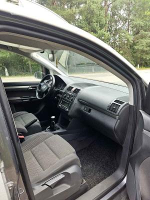 Volkswagen Touran 2005 in Vievis, with an engine capacity of 2.00 L and mileage of 351 thousand km for 1150 €, photo 11 on AUTOMOTO.COM.LV