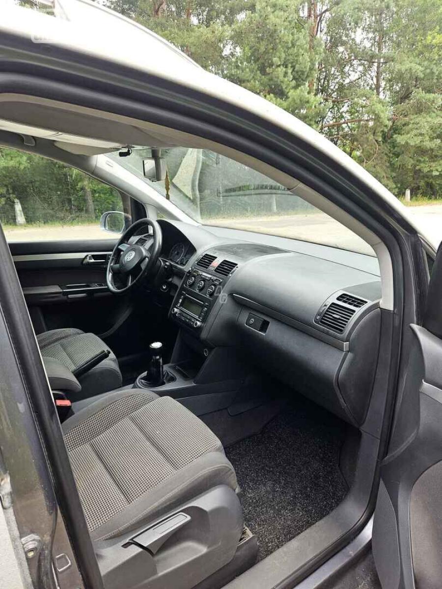 Volkswagen Touran 2005 in Vievis, with an engine capacity of 2.00 L and mileage of 351 thousand km for 1150 €, photo 11 on AUTOMOTO.COM.LV