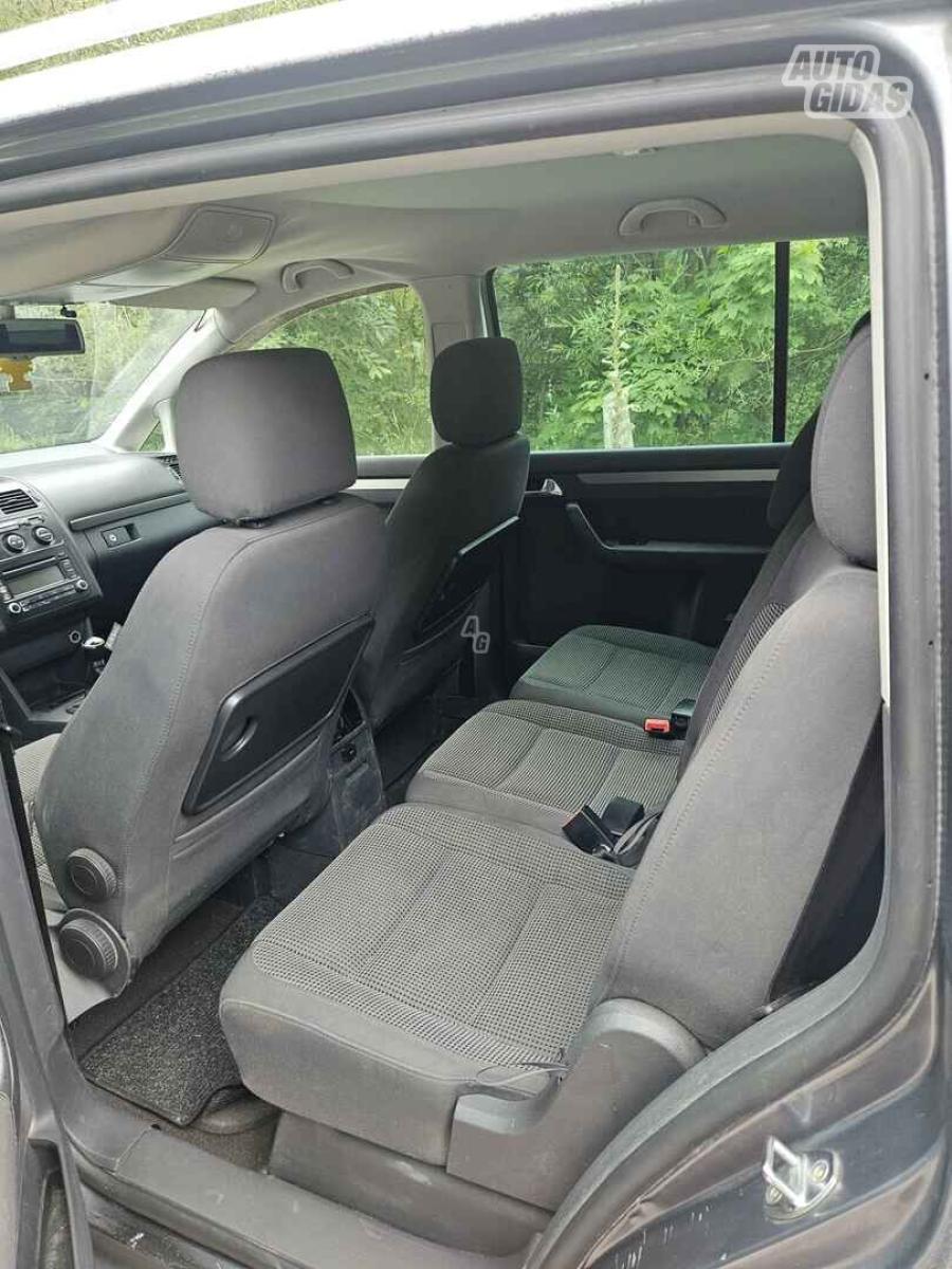 Volkswagen Touran 2005 in Vievis, with an engine capacity of 2.00 L and mileage of 351 thousand km for 1150 €, photo 12 on AUTOMOTO.COM.LV