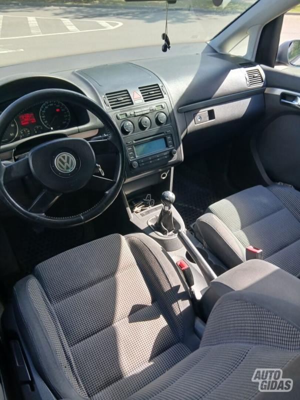 Volkswagen Touran 2005 in Jonava, with an engine capacity of 1.90 L and mileage of 400 thousand km for 650 €, photo 7 on AUTOMOTO.COM.LV