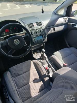 Volkswagen Touran 2005 Jonava, ar dzinēja tilpumu 1.90 L un nobraukumu 400 tūkst. km par 650 €, foto 7 vietnē AUTOMOTO.COM.LV