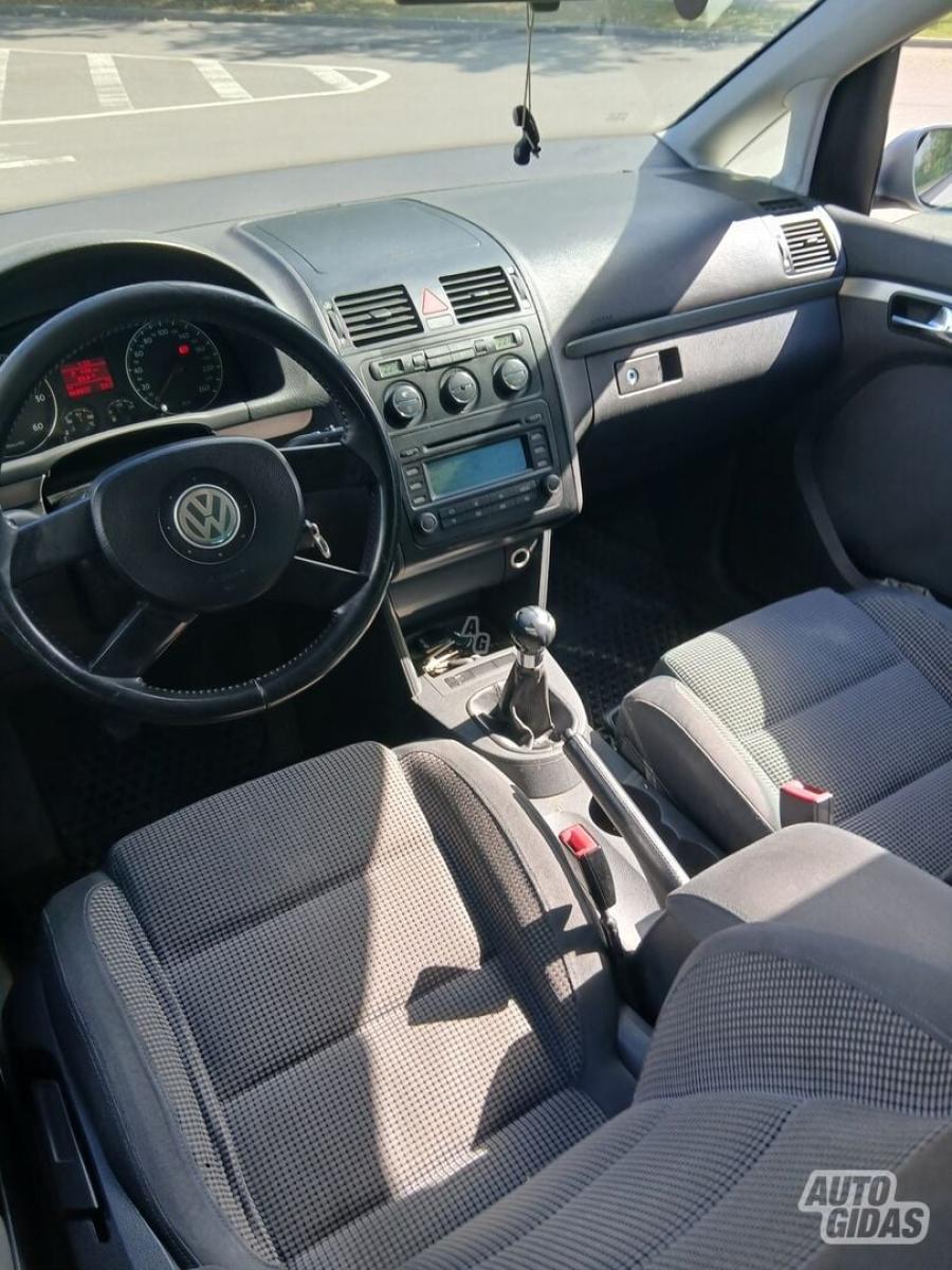 Volkswagen Touran 2005 Jonava, ar dzinēja tilpumu 1.90 L un nobraukumu 400 tūkst. km par 650 €, foto 7 vietnē AUTOMOTO.COM.LV