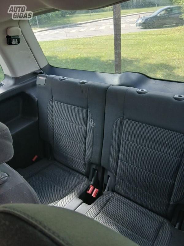 Volkswagen Touran 2005 in Jonava, with an engine capacity of 1.90 L and mileage of 400 thousand km for 650 €, photo 9 on AUTOMOTO.COM.LV