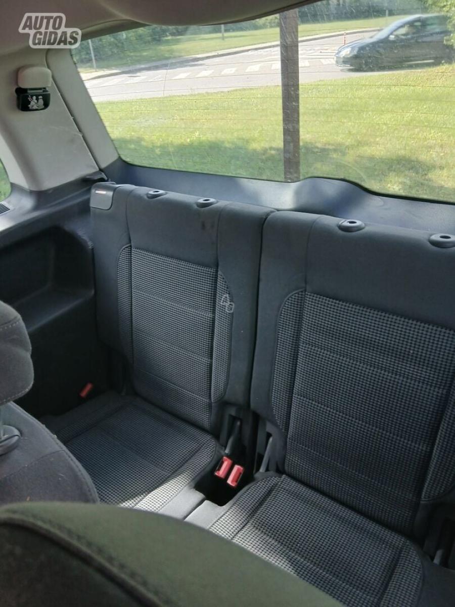 Volkswagen Touran 2005 Jonava, ar dzinēja tilpumu 1.90 L un nobraukumu 400 tūkst. km par 650 €, foto 9 vietnē AUTOMOTO.COM.LV