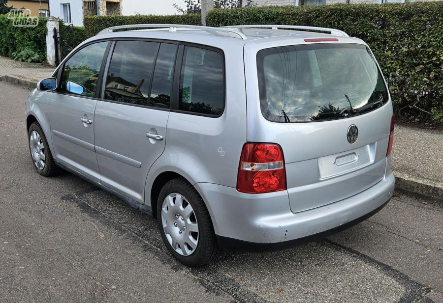 Volkswagen Touran 2005 Viļņa, ar dzinēja tilpumu 2.00 L un nobraukumu 315 tūkst. km par 999 €, foto 5 vietnē AUTOMOTO.COM.LV