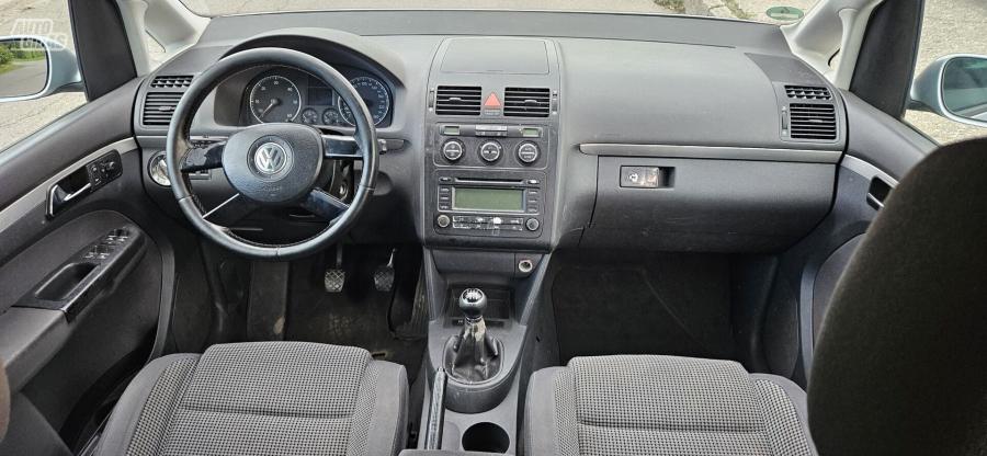 Volkswagen Touran 2005 Viļņa, ar dzinēja tilpumu 2.00 L un nobraukumu 315 tūkst. km par 999 €, foto 7 vietnē AUTOMOTO.COM.LV