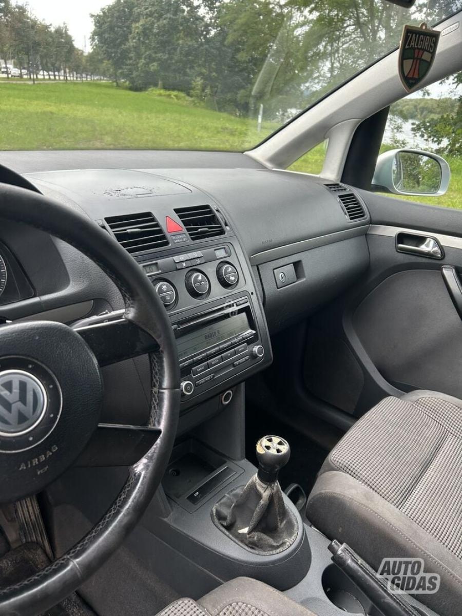 Volkswagen Touran 2005 in Kaunas, with an engine capacity of 2.00 L and mileage of 369 thousand km for 730 €, photo 7 on AUTOMOTO.COM.LV