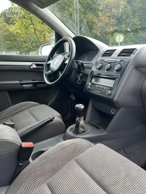 Volkswagen Touran 2005 in Kaunas, with an engine capacity of 2.00 L and mileage of 369 thousand km for 730 €, photo 8 on AUTOMOTO.COM.LV