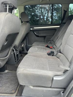 Volkswagen Touran 2005 in Kaunas, with an engine capacity of 2.00 L and mileage of 369 thousand km for 730 €, photo 10 on AUTOMOTO.COM.LV