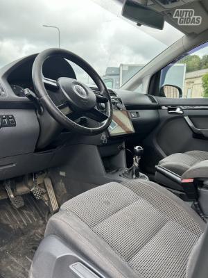 Volkswagen Touran 2005 in Kaunas, with an engine capacity of 1.90 L and mileage of 349 thousand km for 1000 €, photo 9 on AUTOMOTO.COM.LV