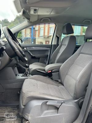 Volkswagen Touran 2005 in Kaunas, with an engine capacity of 1.90 L and mileage of 349 thousand km for 1000 €, photo 11 on AUTOMOTO.COM.LV