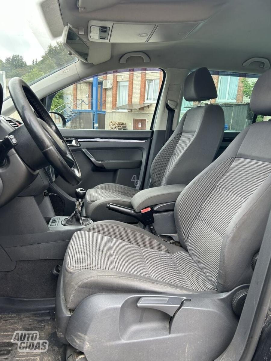 Volkswagen Touran 2005 in Kaunas, with an engine capacity of 1.90 L and mileage of 349 thousand km for 1000 €, photo 11 on AUTOMOTO.COM.LV