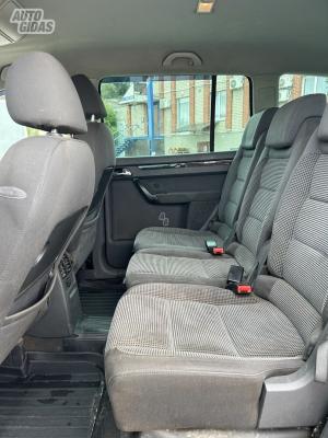 Volkswagen Touran 2005 in Kaunas, with an engine capacity of 1.90 L and mileage of 349 thousand km for 1000 €, photo 14 on AUTOMOTO.COM.LV