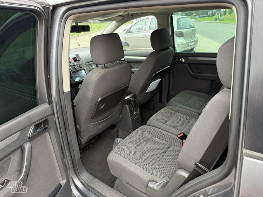Volkswagen Touran 2005 Viļņa, ar dzinēja tilpumu 2.00 L un nobraukumu 320 tūkst. km par 1000 €, foto 6 vietnē AUTOMOTO.COM.LV