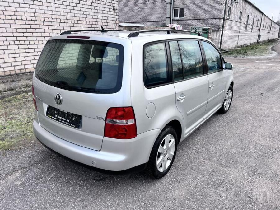Volkswagen Touran 2006 Daugavpils, ar dzinēja tilpumu 1.90 L un nobraukumu 281 tūkst. km par 2849 €, foto 4 vietnē AUTOMOTO.COM.LV