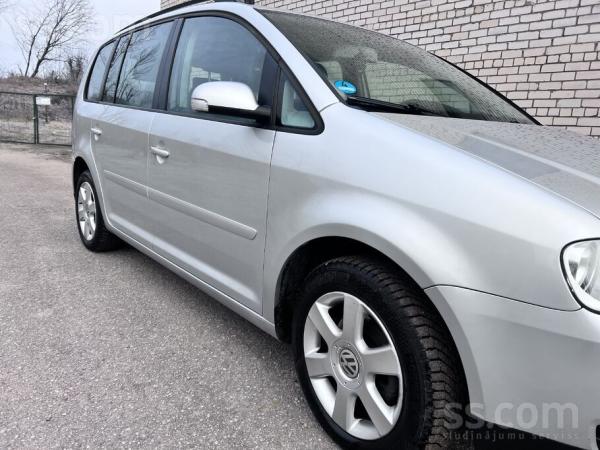 Volkswagen Touran 2006 in Daugavpils, with an engine capacity of 1.90 L and mileage of 281 thousand km for 2849 €, photo 10 on AUTOMOTO.COM.LV