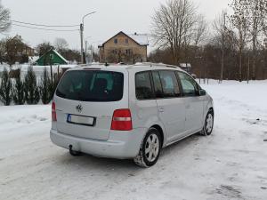 Volkswagen Touran 2006 Šauļi, ar dzinēja tilpumu 2.00 L un nobraukumu 300 tūkst. km par 2150 €, foto 4 vietnē AUTOMOTO.COM.LV
