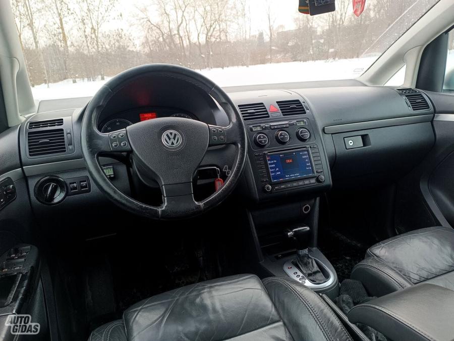 Volkswagen Touran 2006 Šauļi, ar dzinēja tilpumu 2.00 L un nobraukumu 300 tūkst. km par 2150 €, foto 11 vietnē AUTOMOTO.COM.LV