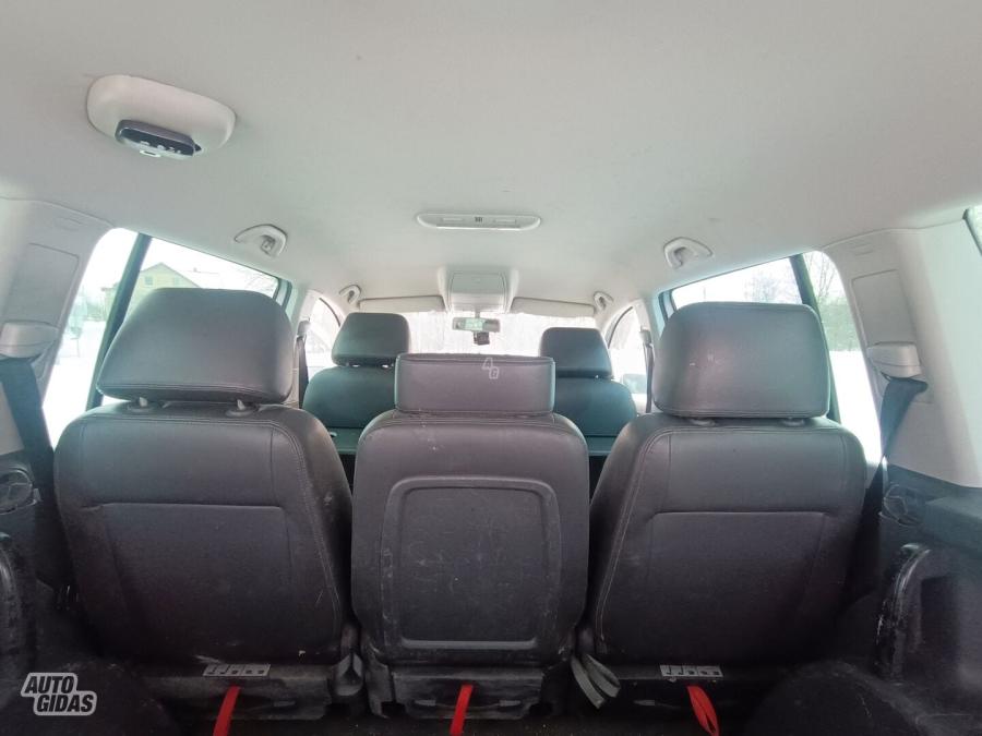 Volkswagen Touran 2006 Šauļi, ar dzinēja tilpumu 2.00 L un nobraukumu 300 tūkst. km par 2150 €, foto 14 vietnē AUTOMOTO.COM.LV