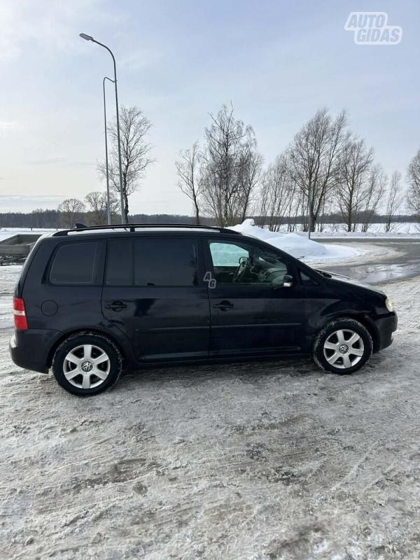 Volkswagen Touran 2006 in Telschi, with an engine capacity of 2.00 L and mileage of 300 thousand km for 1500 €, photo 7 on AUTOMOTO.COM.LV